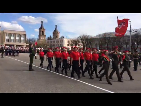Парад войск Лужского военного гарнизона на площади Мира