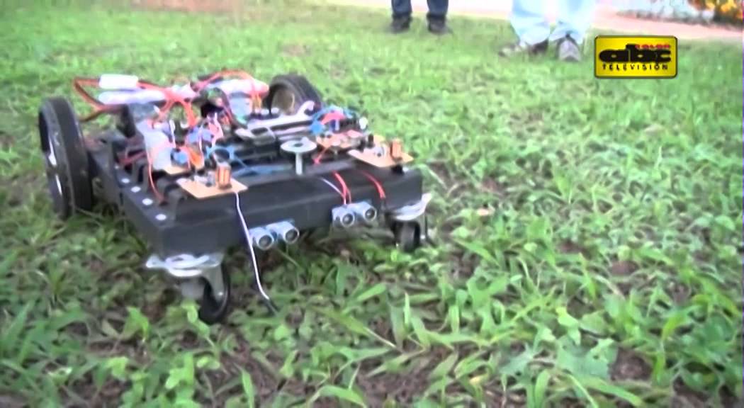 Universitarios presentan una cortadora de césped automática - YouTube