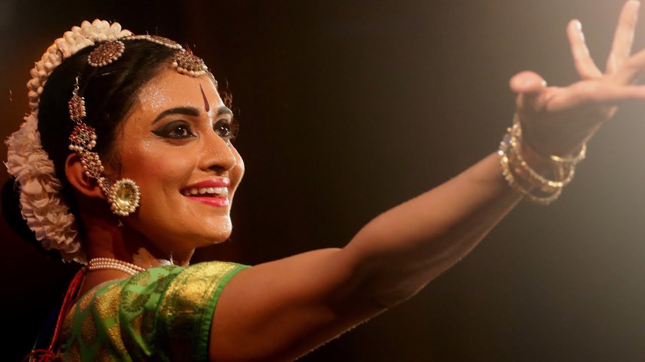 Ganga Varnam | Bharatanatyam by Divya Ravi - YouTube