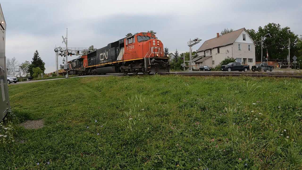 RS3L on 2599? CN Z100 flying through Lansdowne! - YouTube