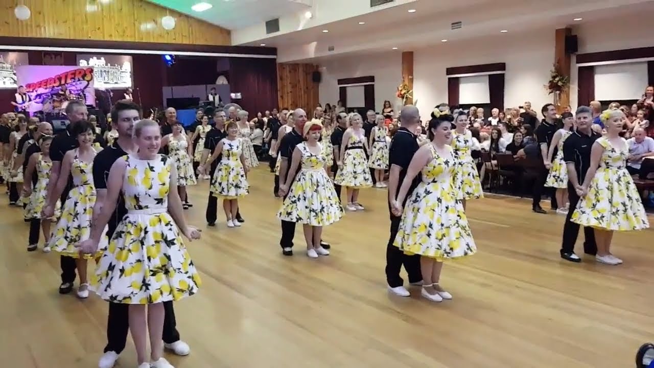 Alley Catz 8 Week Wonders Sunshine 2017 - YouTube