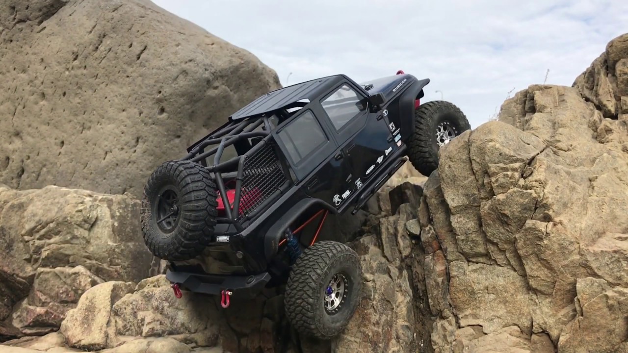 Axial SCX10 - YouTube