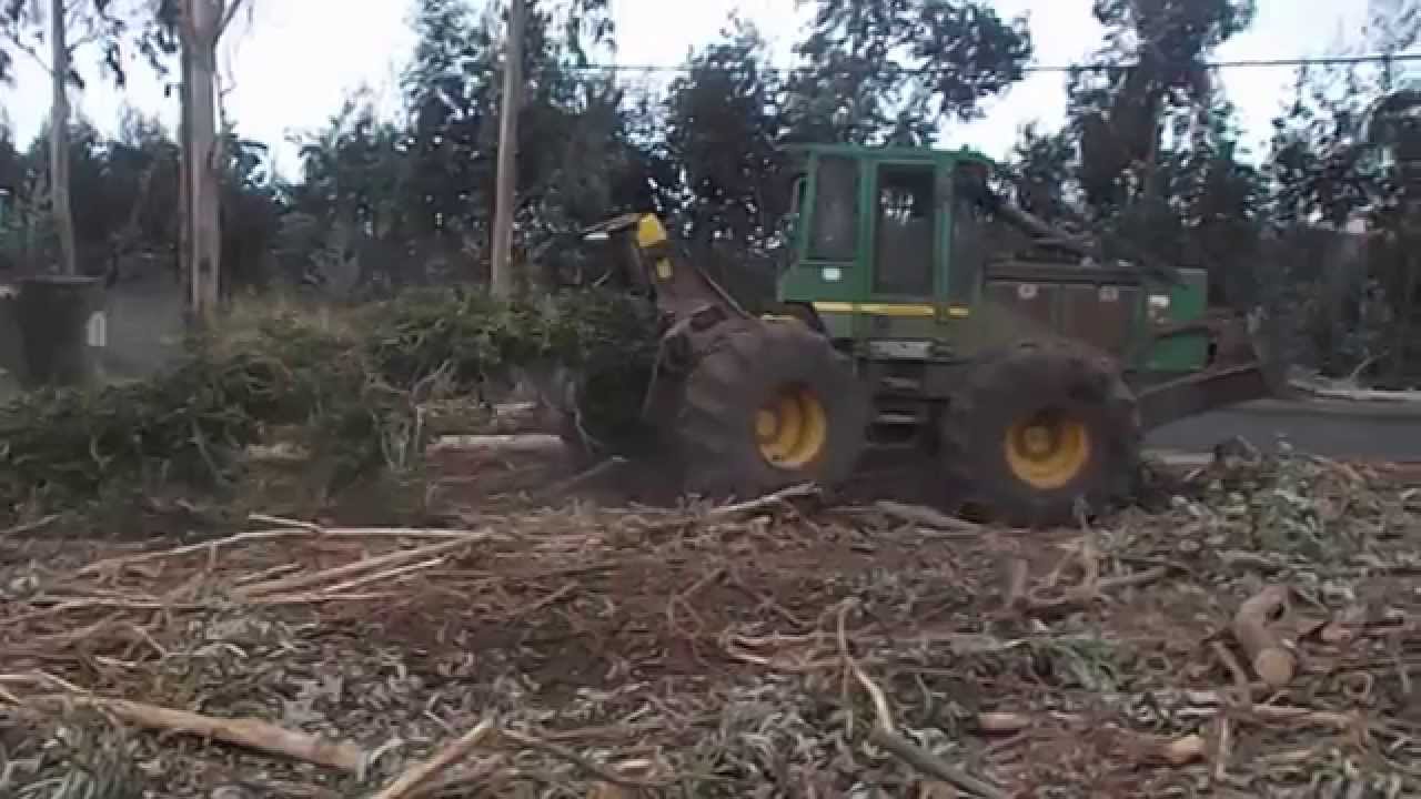cable skidder John Deere 540GIII - YouTube