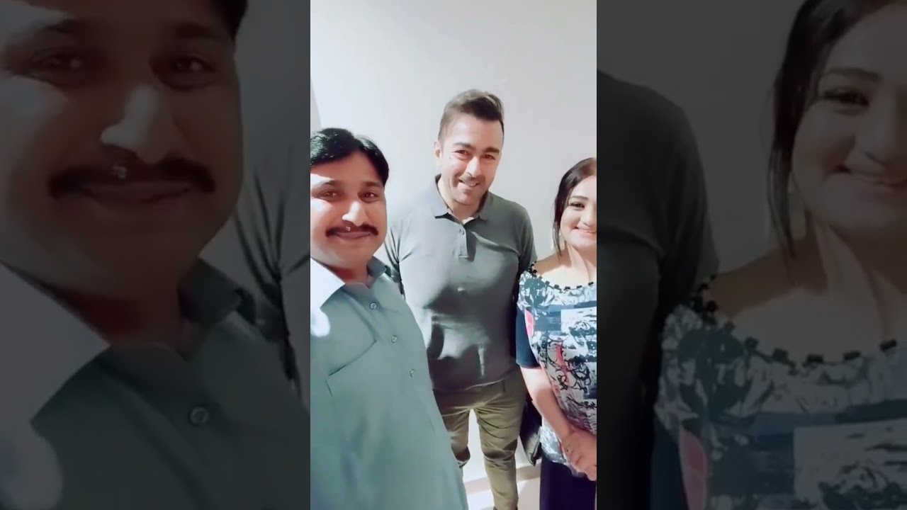 Pakistani Actor Shan posing with Fans #Shorts - YouTube