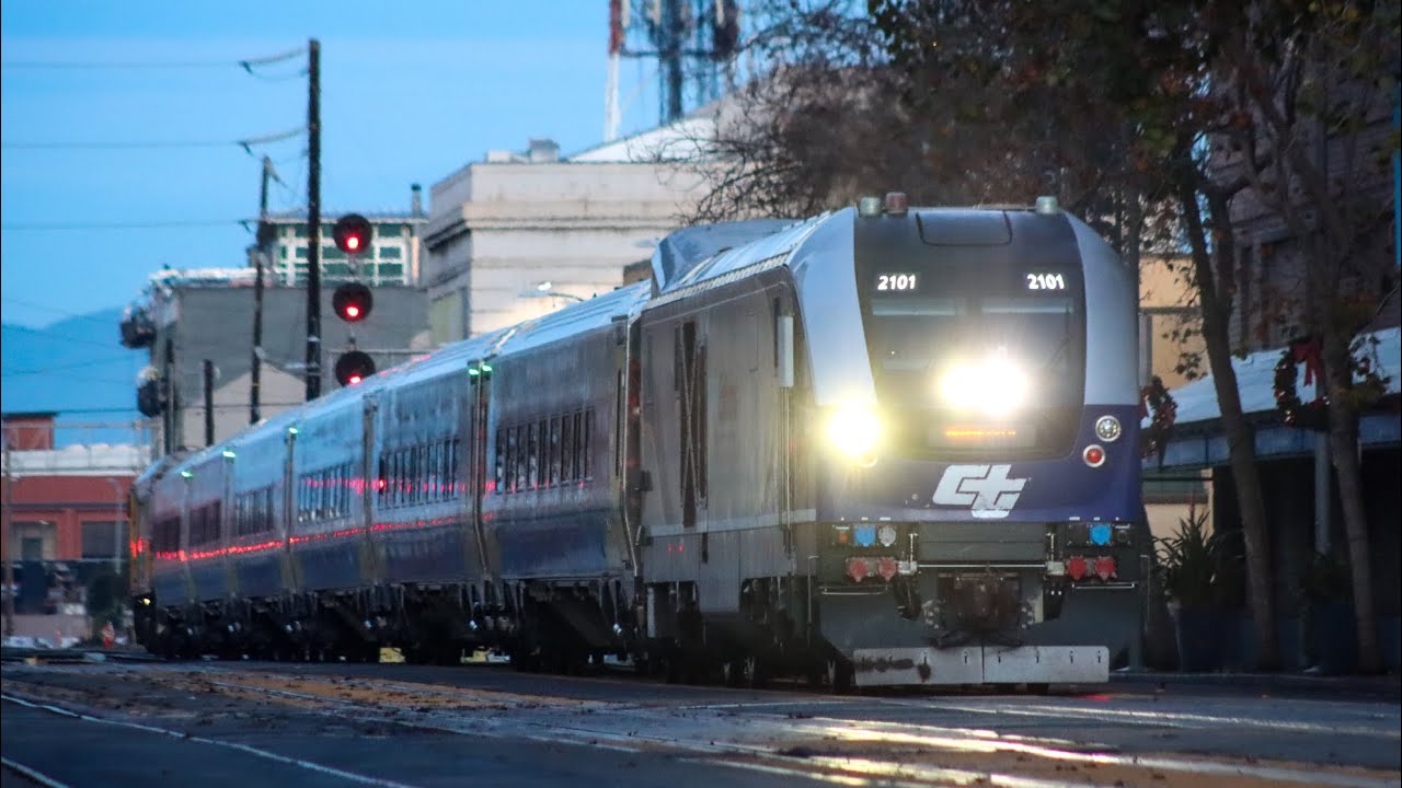 Venture Cars Enter Service on Amtrak San Joaquins - YouTube