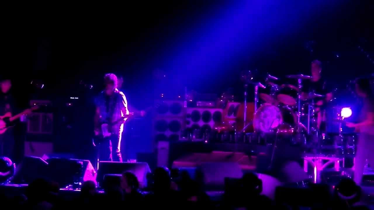 Pearl Jam - MFC - Baltimore (October 27, 2013) - YouTube
