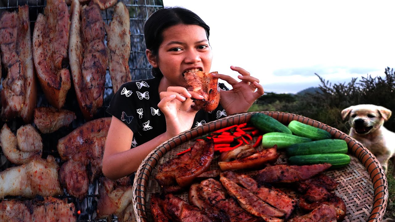 Soriya wild girl Cooking Pork Belly BBQ Eating with cucumber and Chili So Delicious - YouTube
