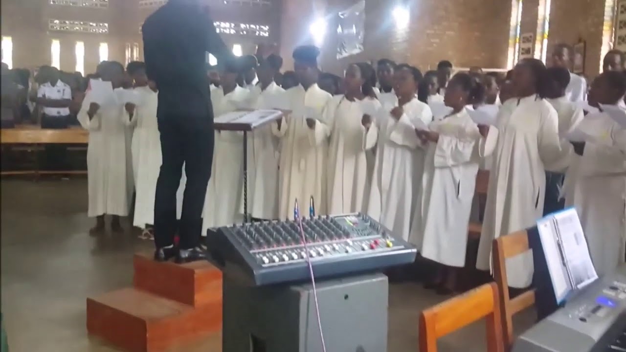 Singizwa Data, Singizwa Mwana, Singizwa Roho Mutagatifu by Chorale ...