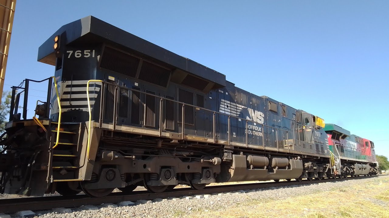 Y se va la Nave !!!! Tren Automotriz FXE 4689 & Norflok Southern 7651 En el Ranchito de Nápoles ...