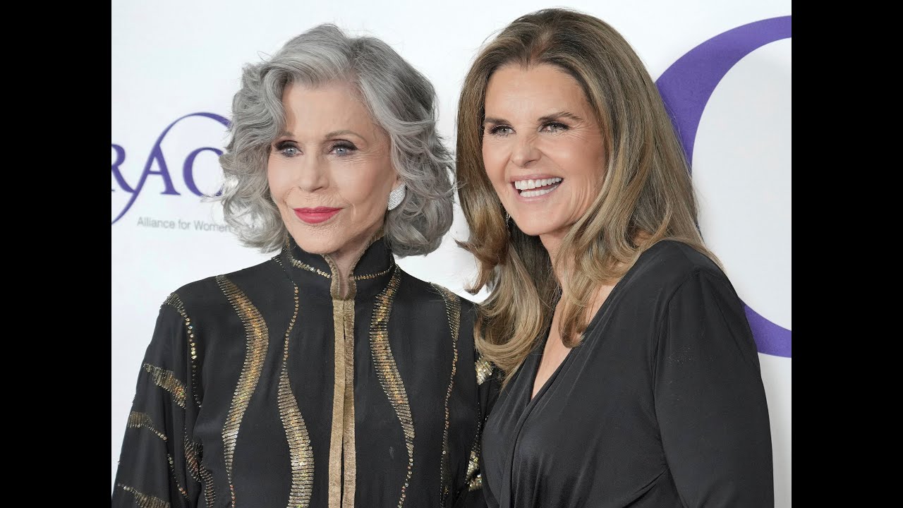 Jane Fonda presenting Maria Shriver with the 2024 Gracie Award for ...
