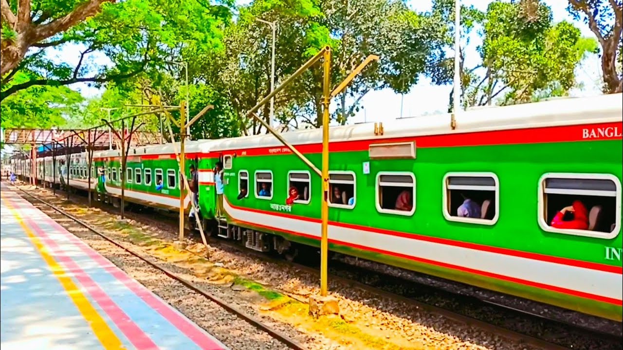 EXPERIENCE THE SCENIC JOURNEY Of LALMONI EXPRESS TRAIN || Bangladesh ...