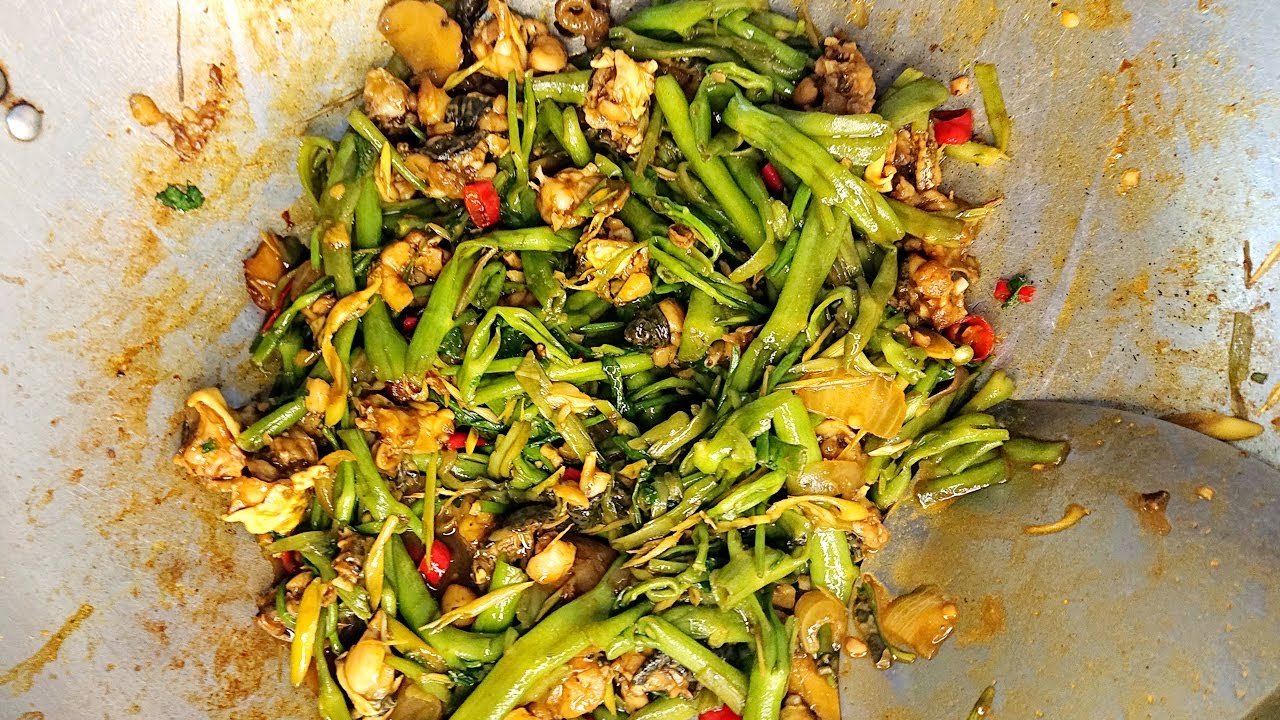 របៀបឆាក្តៅកង្កែបដាកត្រគួនបឹងឆ្ងាញ់សាហាវ, cooking frog Easy to cook ...