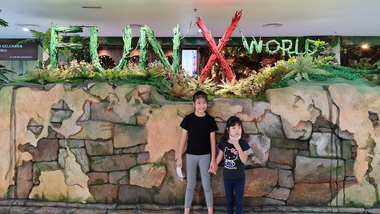[2023-12-23] Fun X World @ Summit, USJ - YouTube