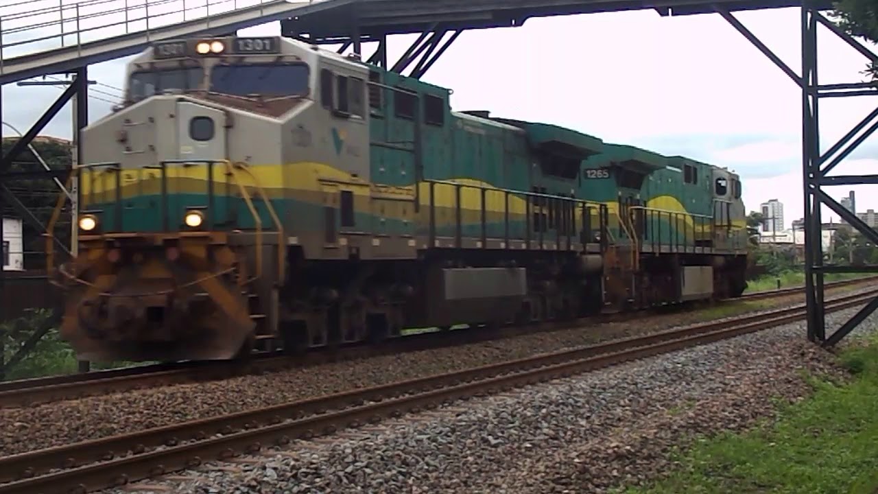 Dash-9 1301 (EFVM) - HD - YouTube