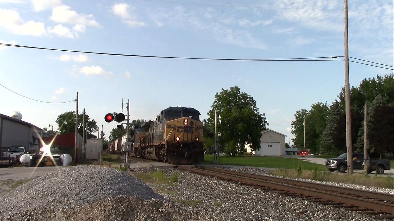 CSX B251 with CSX 262 (YN2 Paint) and CSX 3282 at 3rd Street in ...