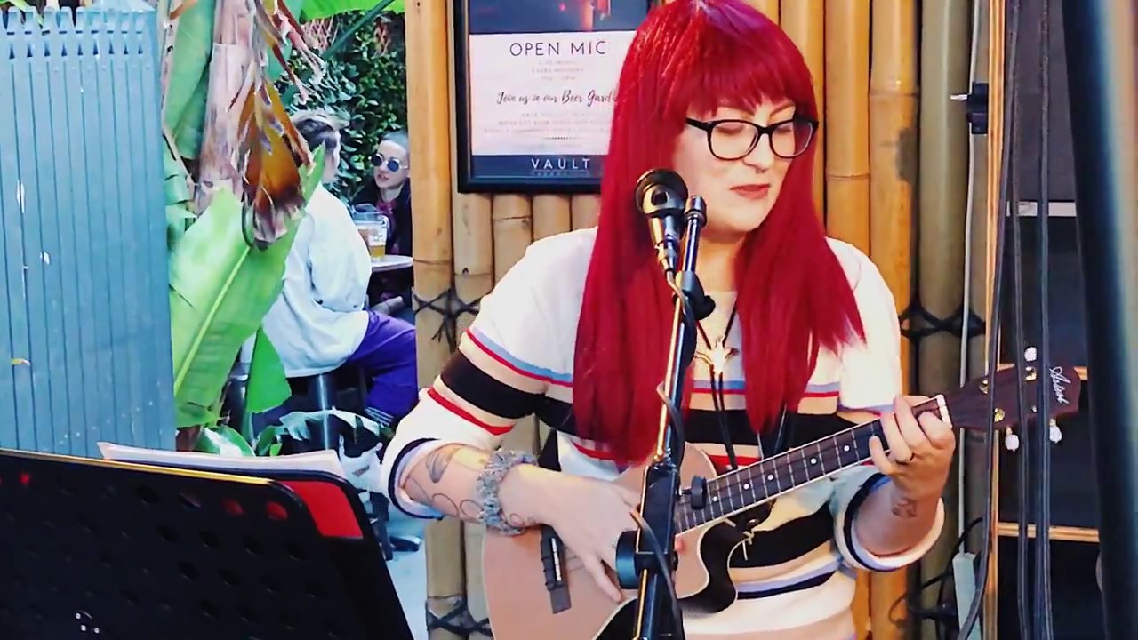 Hannah Sandfort @ OPEN MIC - YouTube