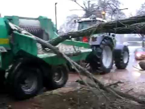 Fendt 930 + Jenz shredder - YouTube