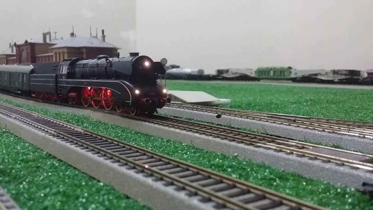 Roco DB BR10 Steam Locomotive ( 1/87 HO Scale ) test running Part 1 ...