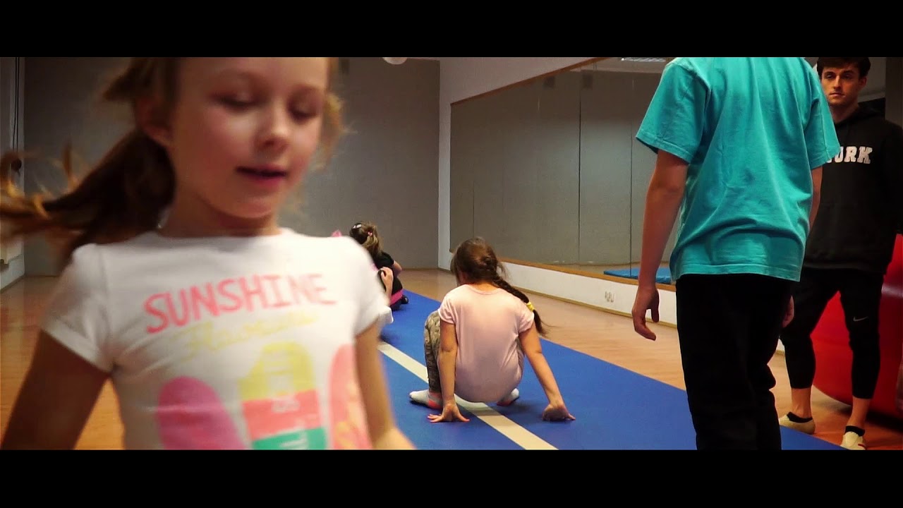 Akrobatyka - Dance&Fitness House Bochnia - YouTube