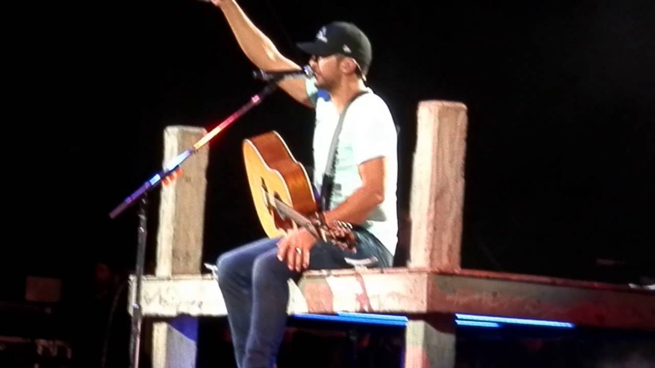 Luke Bryan Drink a Beer - YouTube