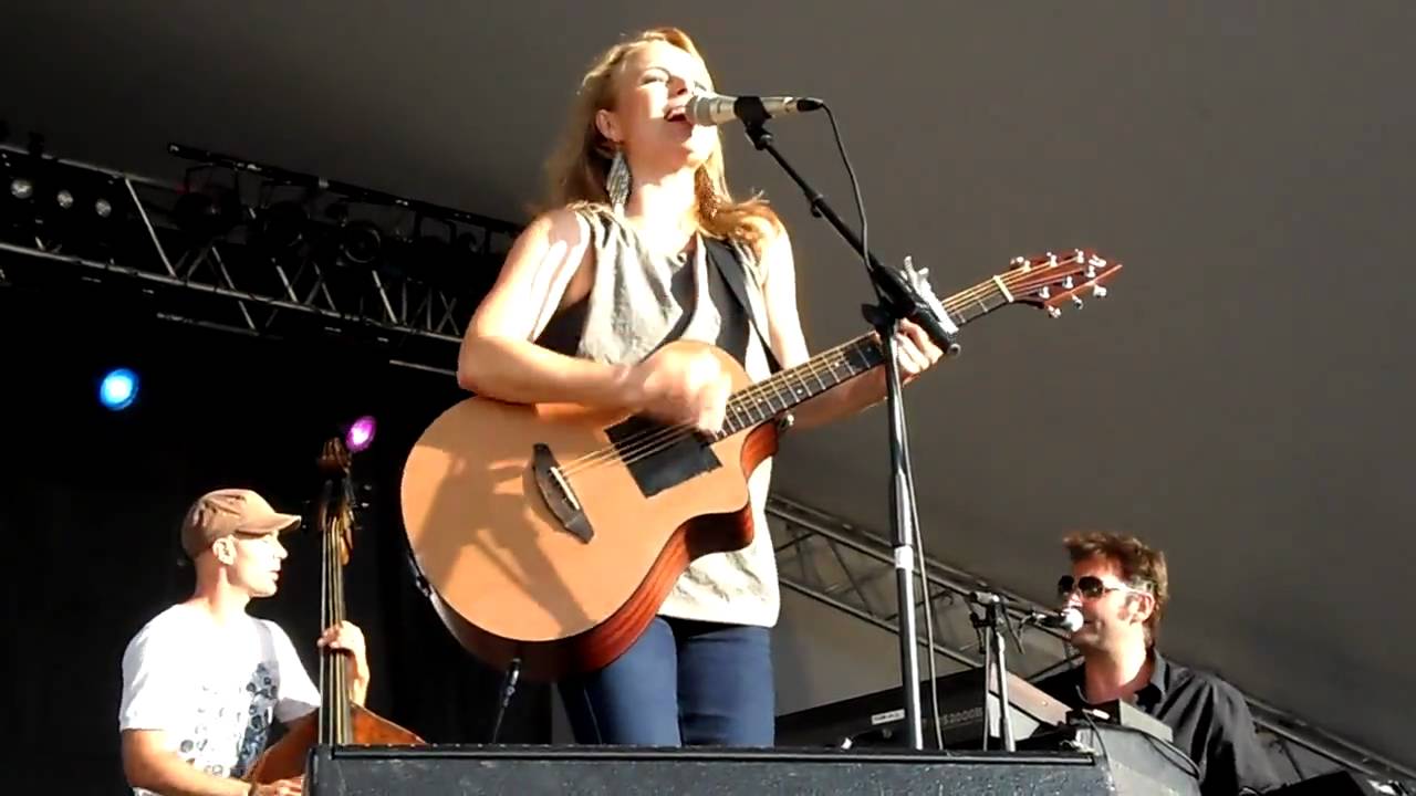 Søs Fenger, STJERNENAT live - YouTube