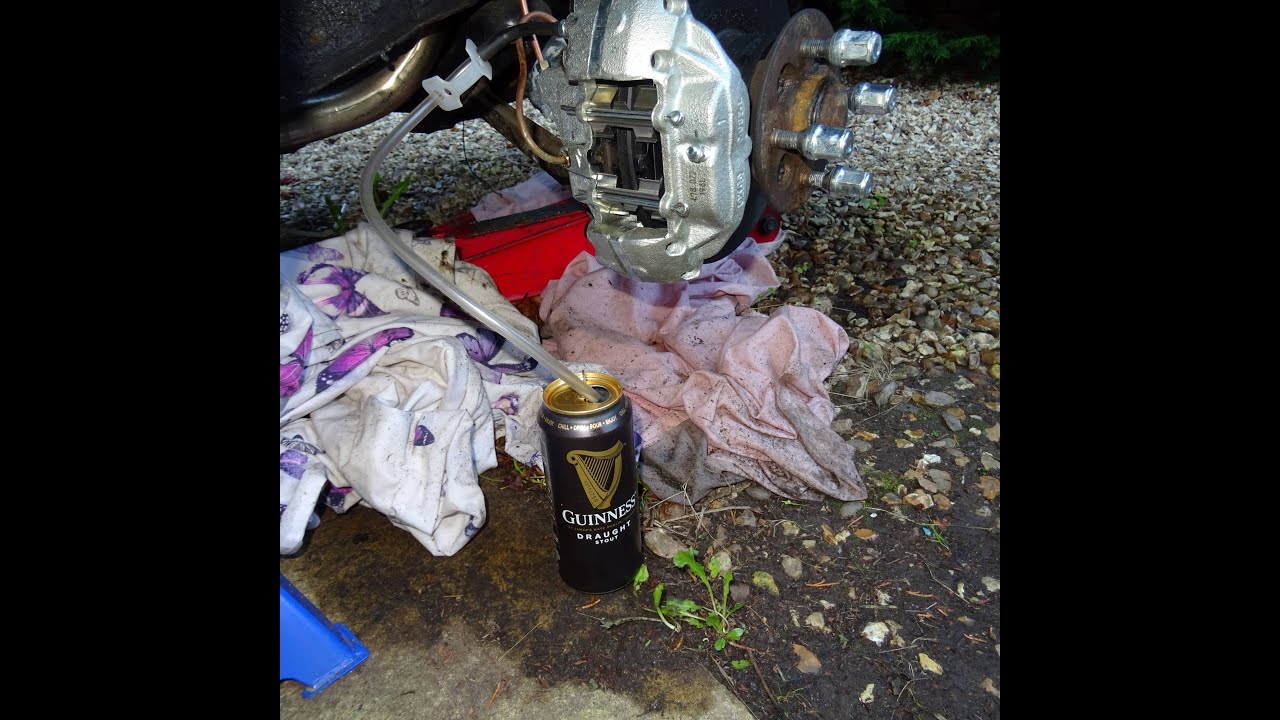 TRIUMPH TR7 V8 Princess Callipers piped up Update 02 - YouTube