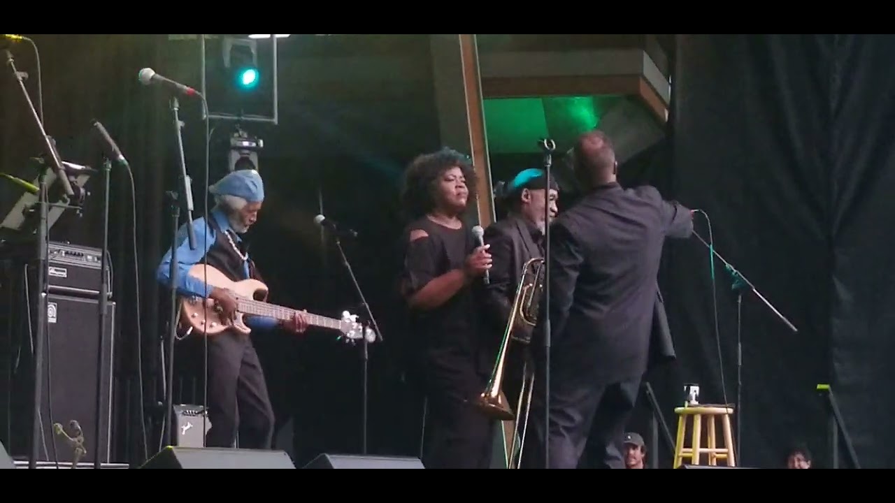 J.B.'s Band Whistler Olympic plaza Aug 25 22 🎼🎶🎵💃🕺 👍 - YouTube