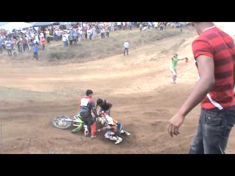 caída 2 en el moto cross zaruma 15- 12- 2013 - YouTube