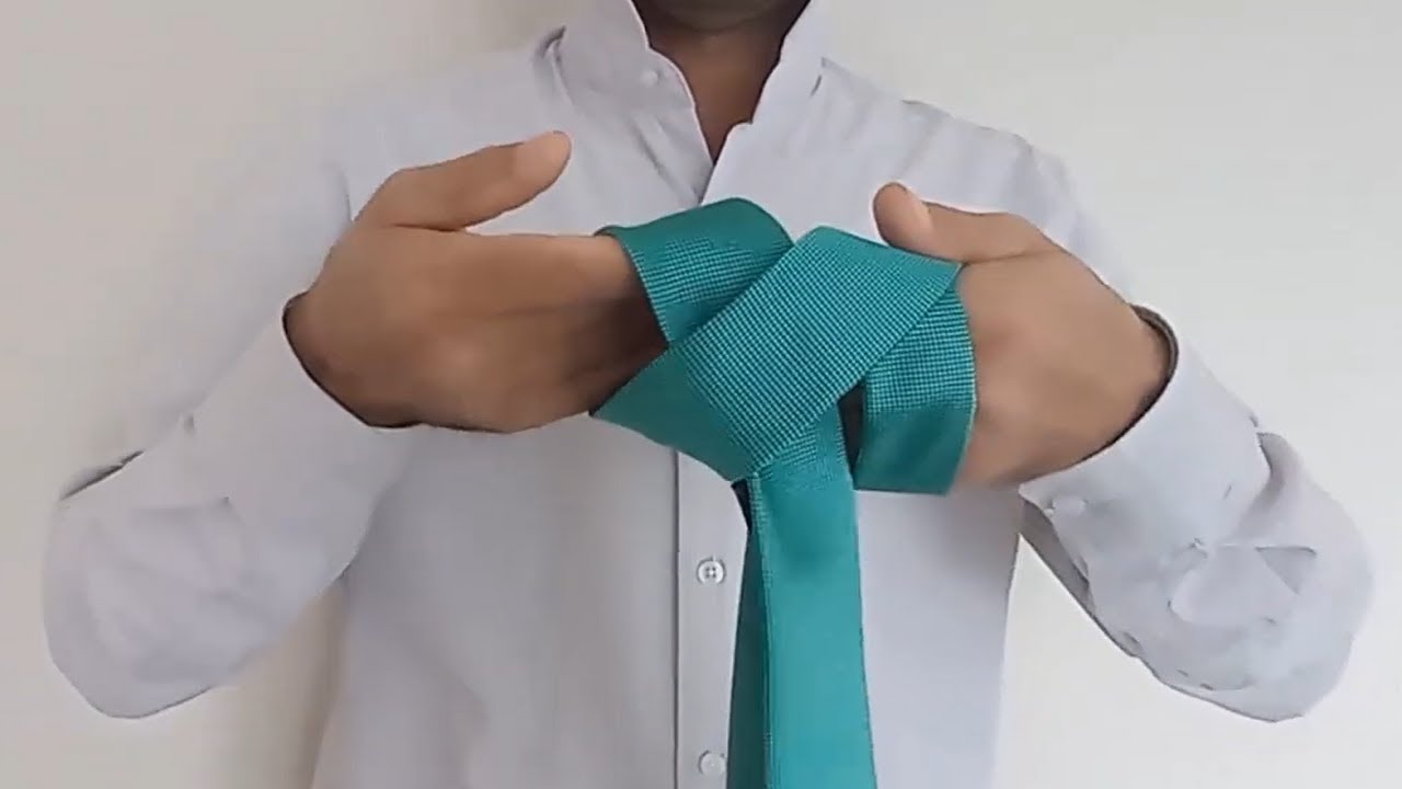 How to Tie a Tie / Full Windsor or Double Windsor For Beginners - YouTube