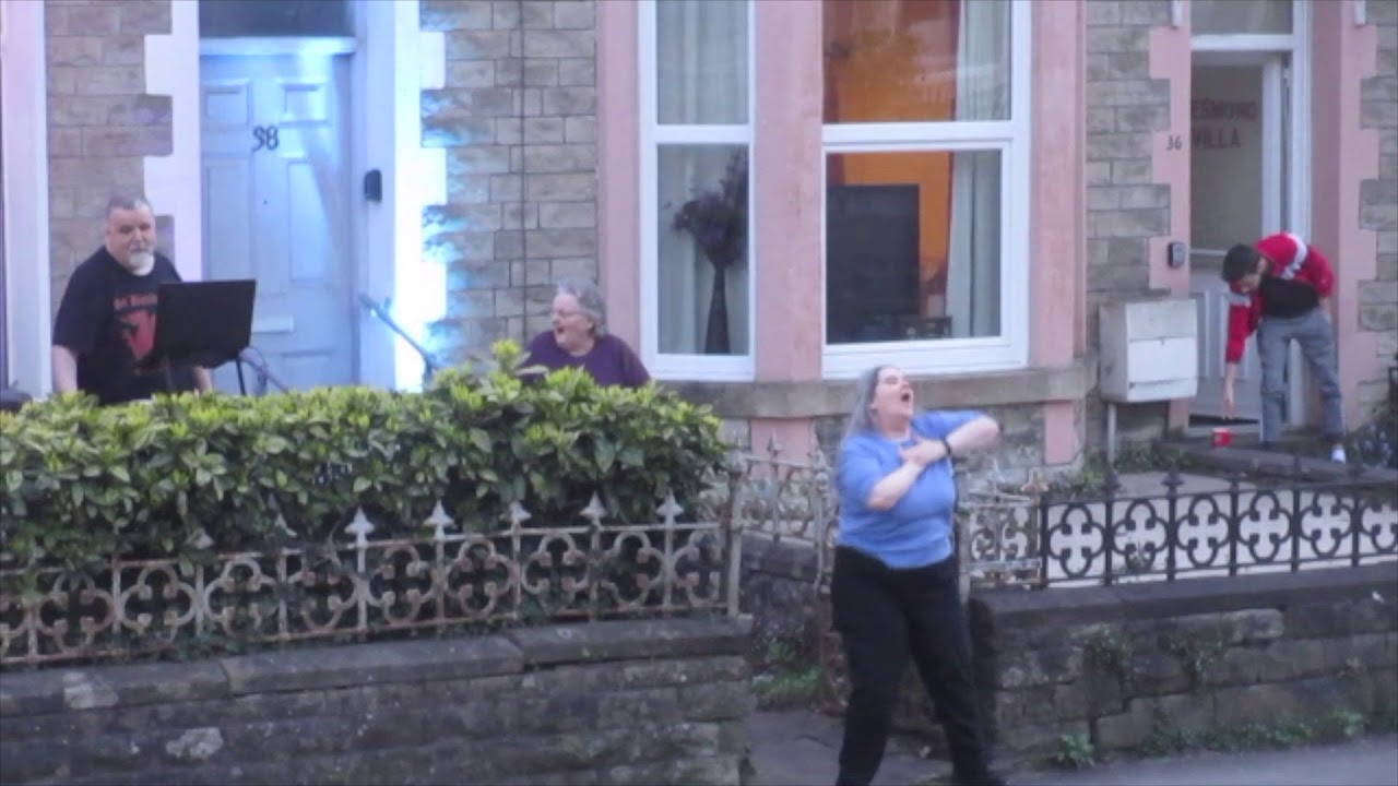 Clapping for the NHS. - YouTube