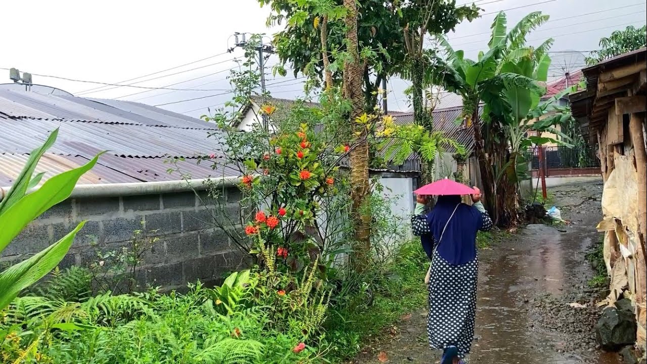 The drizzle in this village makes you feel at home||the atmosphere of a ...