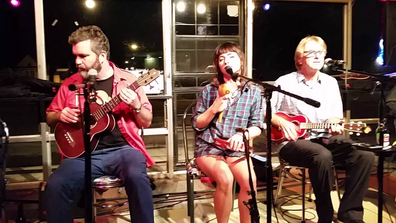 Memphis Ukulele Band, Three Little Birds - YouTube