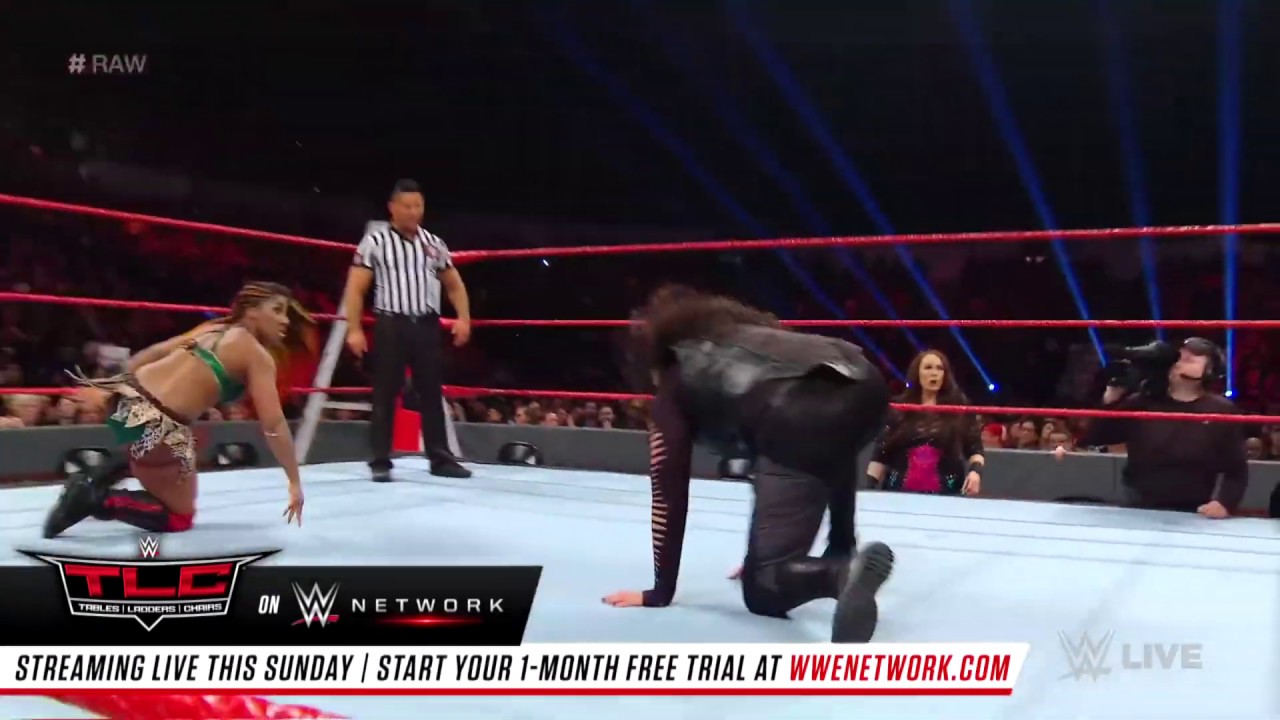 Ember Moon VS Tamina - YouTube