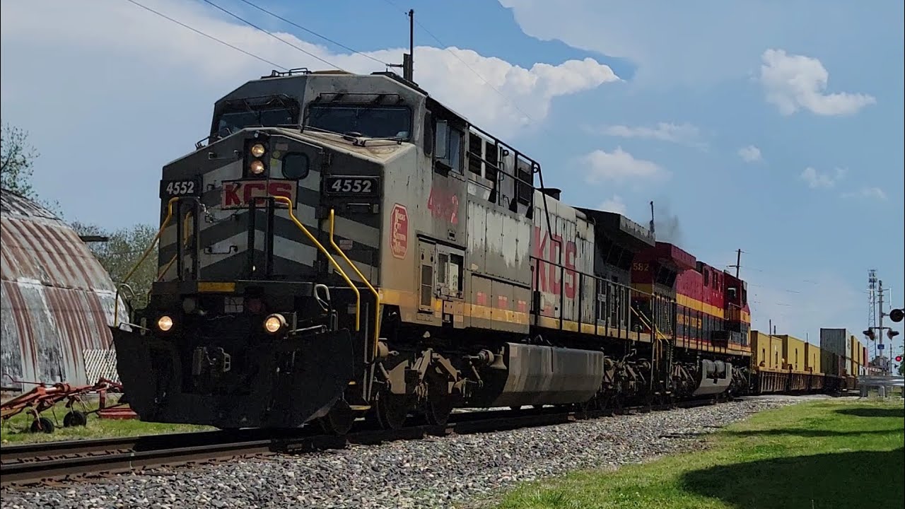 KCSM Grey Ghost AC44CW #4552 leading CPKC M259 5/7/23 - YouTube
