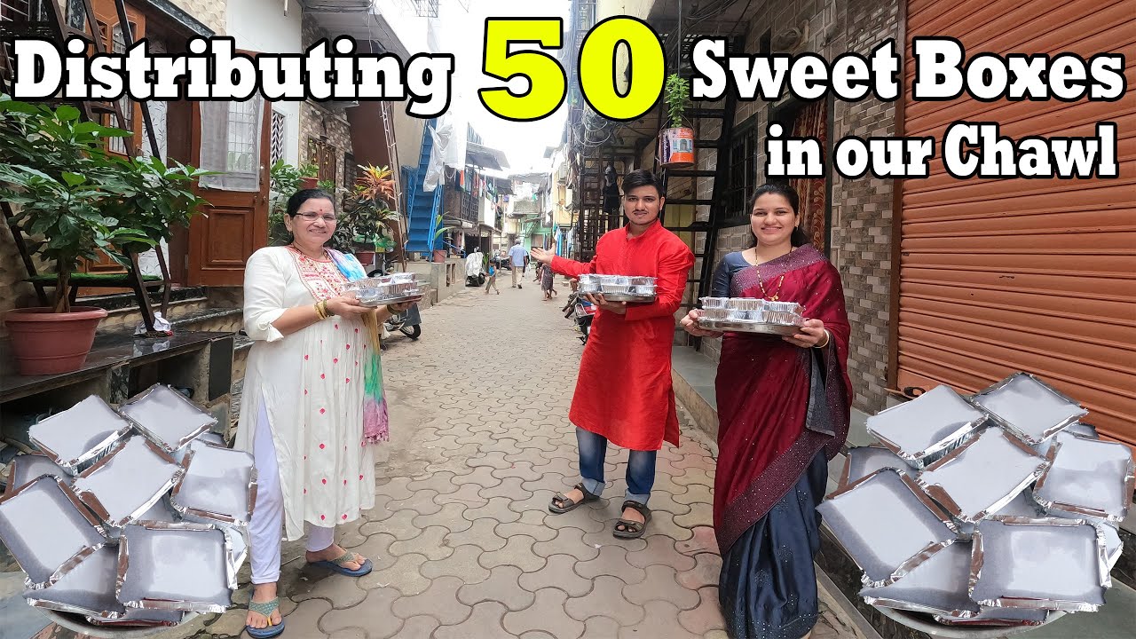 चाळी मध्ये स्वीट्स का वाटले ? Distributing Sweets in Our Chawl ...