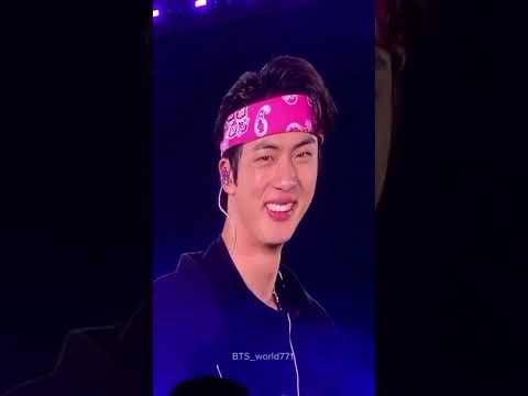 Jin iconic flying kiss♥️🫴🏻🥰 #bts #trending #viral #youtube #video #jin #seokjin #flyingkiss