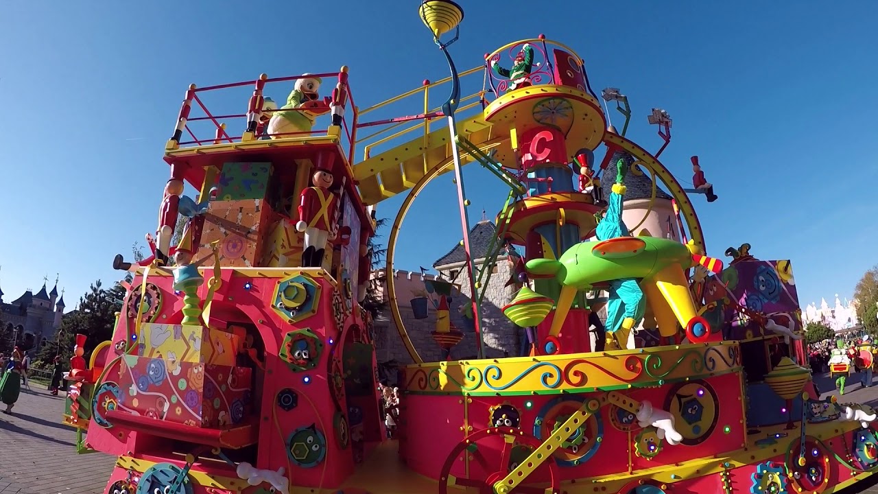 DisneyLand Paris Parade. Eurodisney. - YouTube