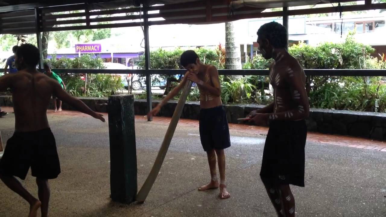 Danse aborigène à Kuranda (Queensland) - YouTube