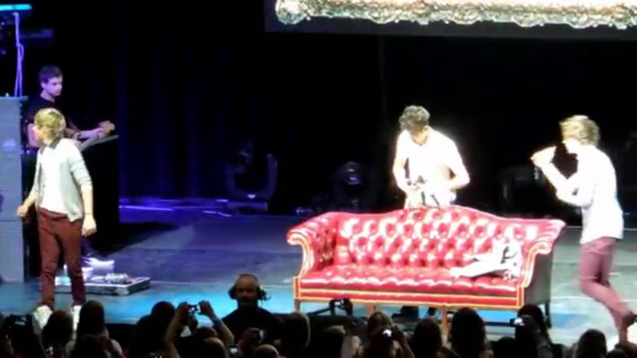 One Direction- Concert Moments Part 9 (2012) - YouTube