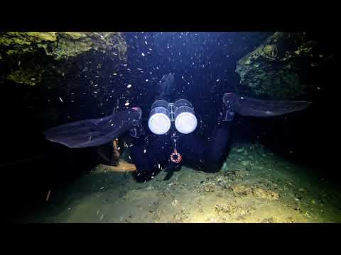 Mexico Cave Diving 04 - Jail House