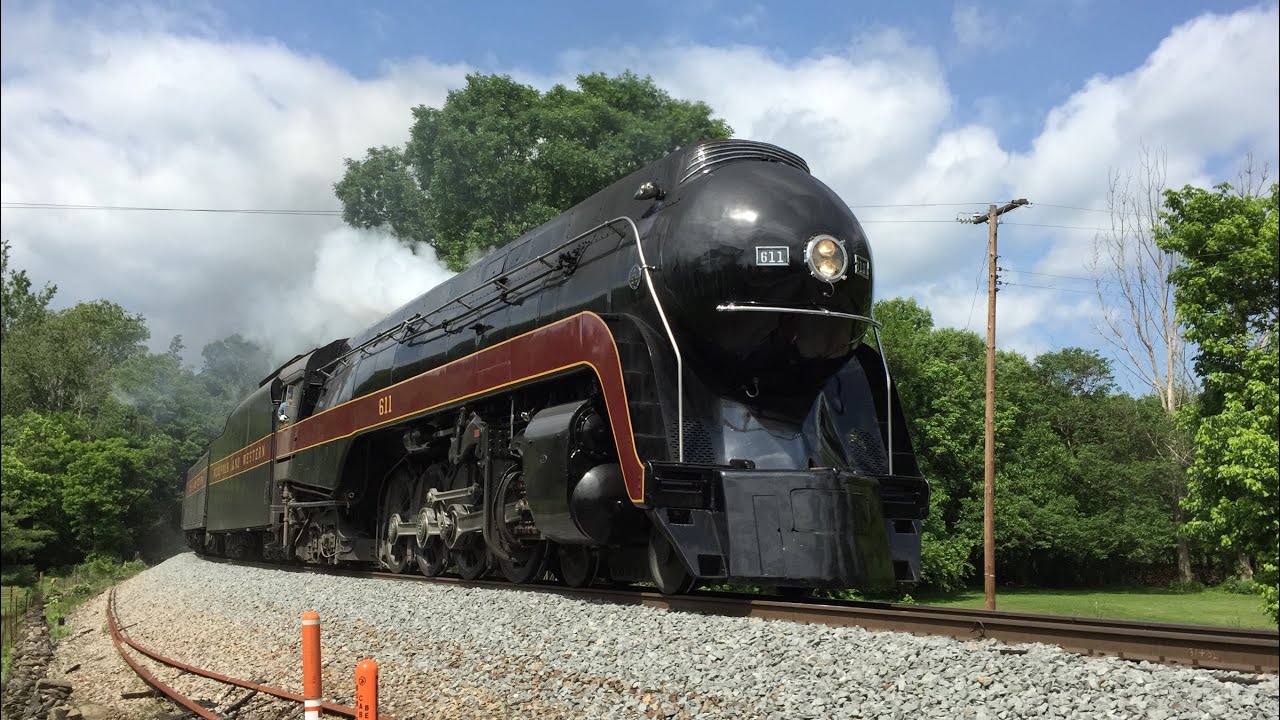 Norfolk & Western J Class 611 Glides Through Leeds Manor Rd. Grade ...