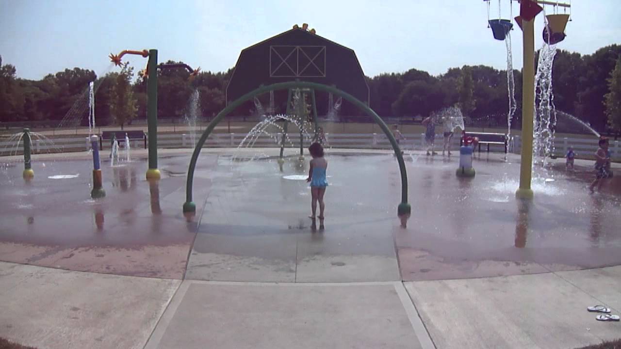 Polen Farm SplashPad - YouTube