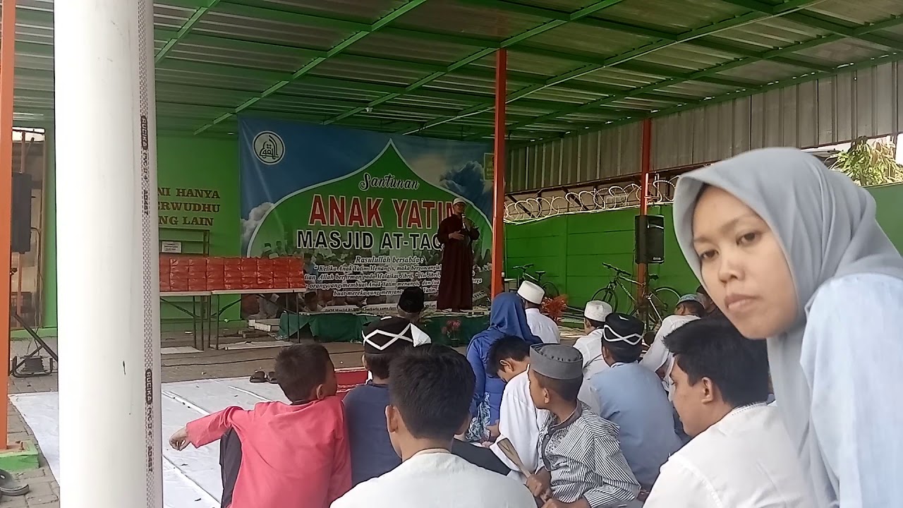 Acara santunan masjid at taqwa pasar segar graha raya - YouTube