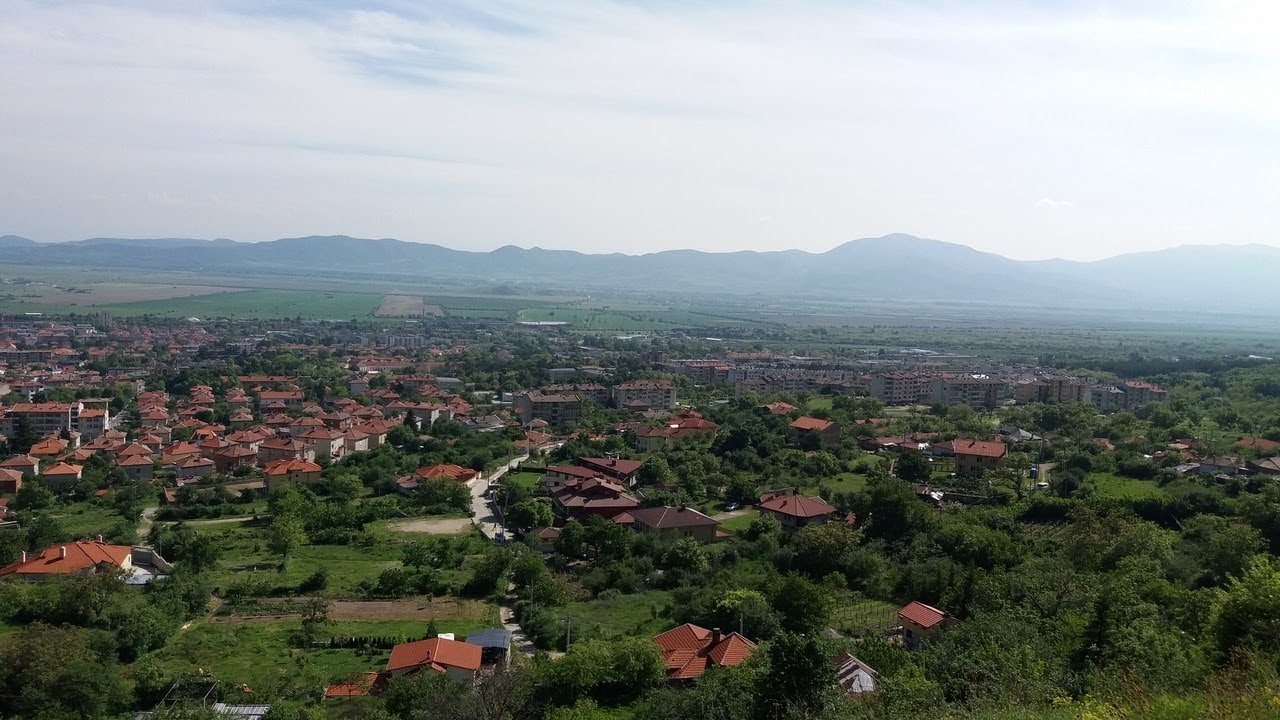 Karlovo (Карлово) - Bulgária - YouTube