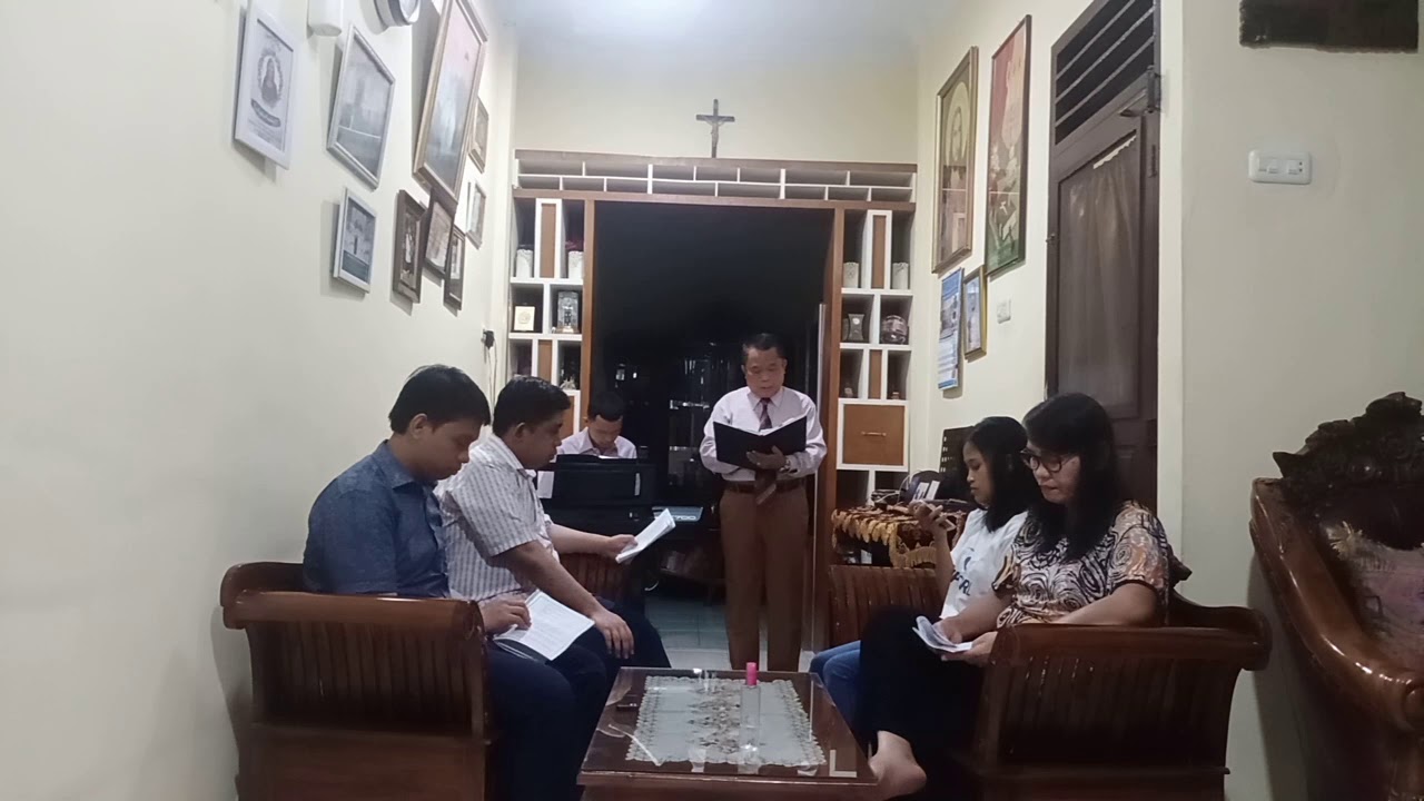 Kebaktian Minggu Rogate Kel. St.Prof.Ramlan Silaban - YouTube