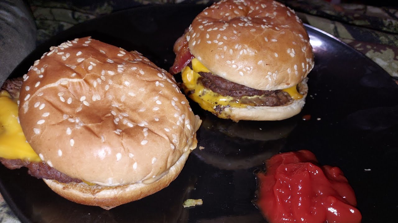 HOWDY FOOD REVIEWS Burger Kings Quad Stacker - YouTube