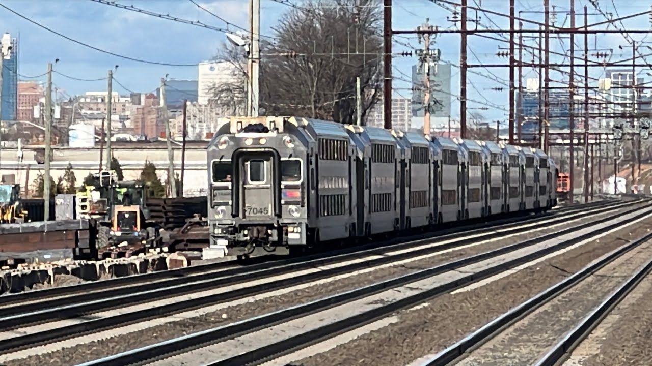 NJ TRANSIT Train BI Multilevel Double Decker passes through North ...