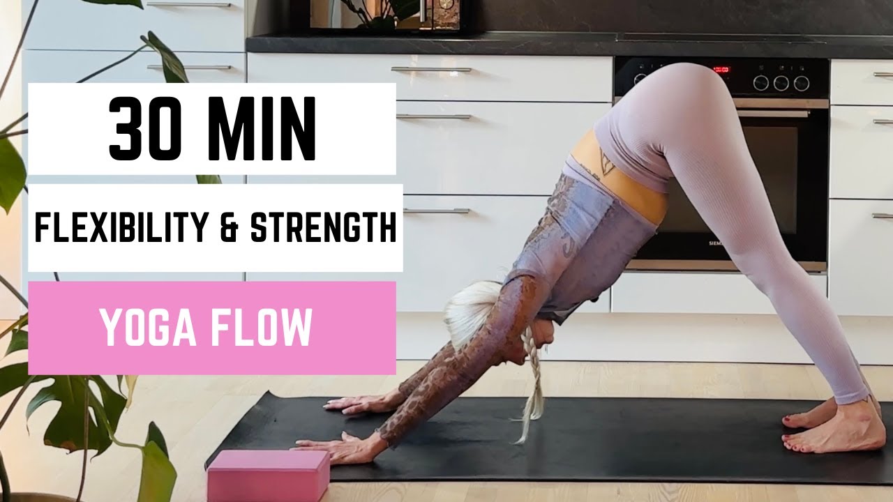30 Min - Strength & Flexibility Yoga Flow 🧘‍♂️ 💪 - YouTube