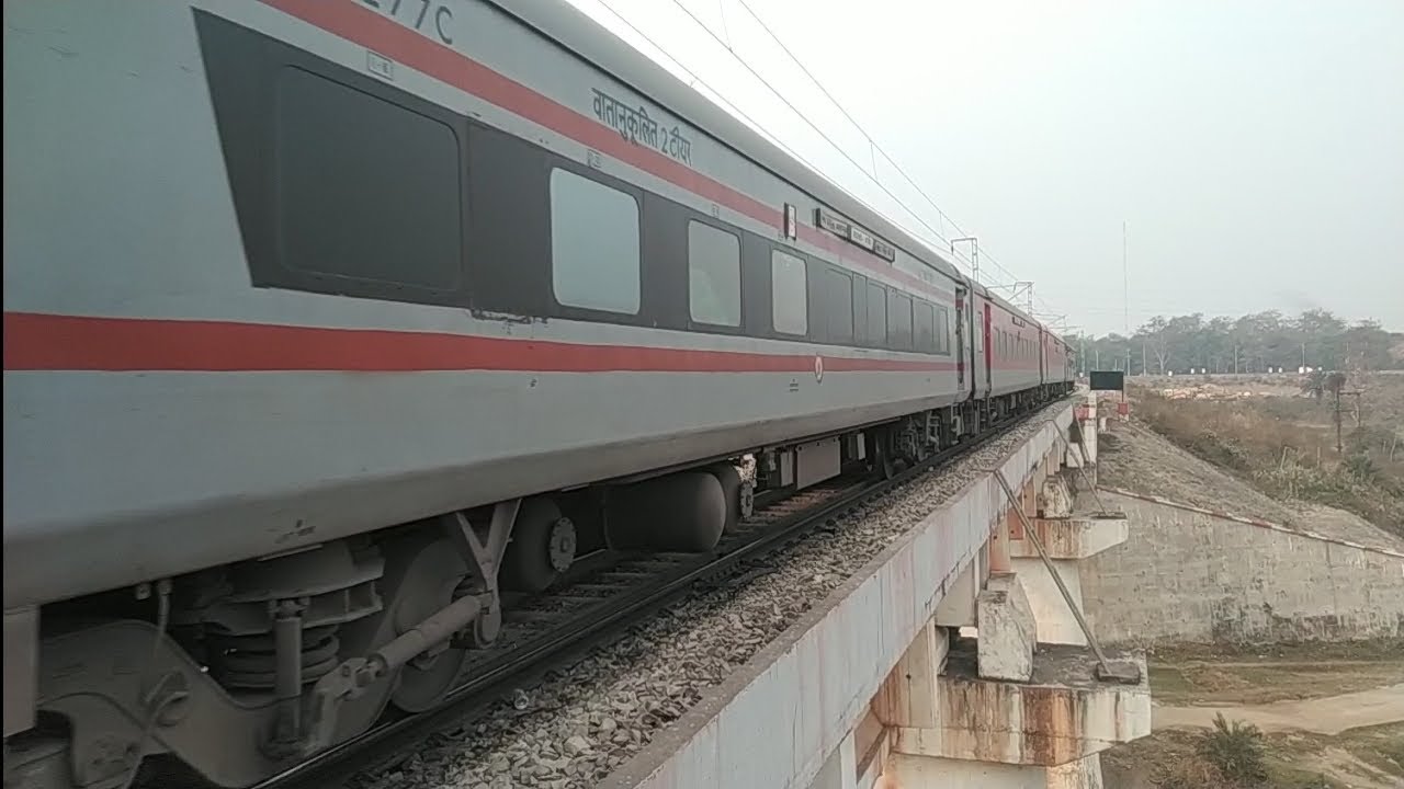 13352/Alappuzha - Dhanbad Express || Santragachi Wap7 39184 - YouTube