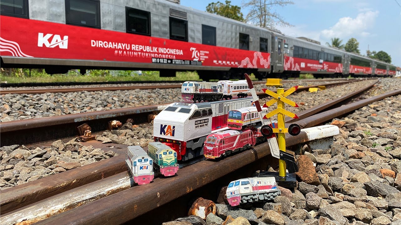 Mencari dan Merakit Kereta Api Besar CC203,CC206,KRL Vintage dan ...